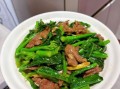 苤蓝炒肉怎么做_苤蓝炒肉要不要焯水