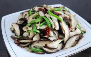 炒香菇怎么炒才好吃_香菇炒之前要不要焯水