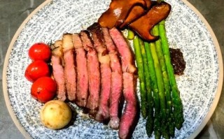 煎牛排的家常做法_煎牛排怎么做好吃又嫩