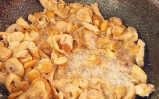 红烧肥肠怎么做好吃_红烧肥肠的配料有哪些