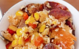 腊肠饭电饭煲放多少水_腊肠饭水米比例
