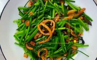 清炒韭菜花怎么做_清炒韭菜花要不要焯水