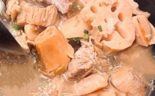 莲藕焖排骨怎么做好吃_莲藕焖排骨的做法窍门