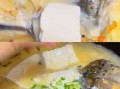 三文鱼煲汤怎么做好吃_三文鱼煲汤的简单做法