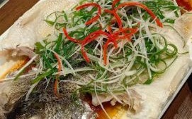 淡水鱼怎么做好吃_家常清蒸鲈鱼做法