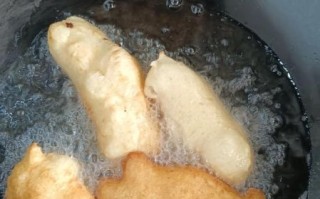 油条的家常做法_怎样炸出又松又软的油条