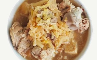 酸菜炖排骨怎么炖好吃又烂_酸菜炖排骨的家常做法