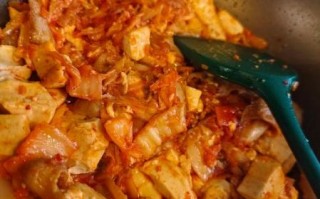 辣白菜炒五花肉怎么做_辣白菜炒五花肉正宗做法