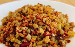 肉末酸豆角怎么炒才脆_肉末酸豆角用焯水吗