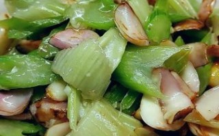 芹菜怎么炒才嫩_芹菜炒不老技巧