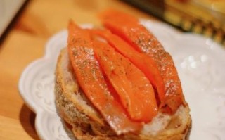 烟熏三文鱼三明治怎么做_热量高吗
