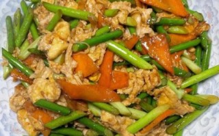 蒜苔炒鸡蛋怎么做_蒜苔炒鸡蛋的家常做法