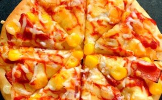 家庭烤箱烤披萨的做法_披萨饼底怎么发酵才松软