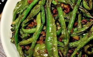 辣椒炒豇豆怎么炒好吃_辣椒炒豇豆用焯水吗