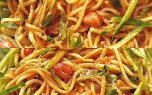 芝麻酱怎么做面条_芝麻酱拌面好吃吗