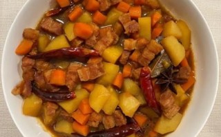 五花肉炖土豆怎么做好吃_家常做法步骤