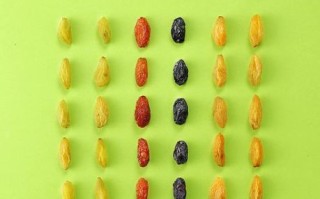 黑葡萄干和绿葡萄干哪个好_营养价值对比