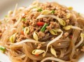 黄豆芽粉条怎么炒才好吃_黄豆芽粉条的家常做法