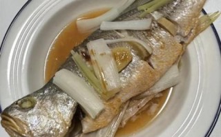 清蒸大黄鱼怎么做_清蒸大黄鱼做法视频