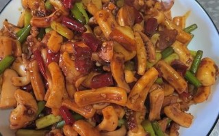 炒鱿鱼怎么做才好吃_炒鱿鱼去腥技巧