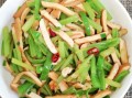 芹菜炒豆腐干怎么炒好吃_芹菜炒豆腐干要不要焯水