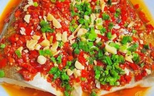 鱼头怎么做好吃_剁椒鱼头的家常做法