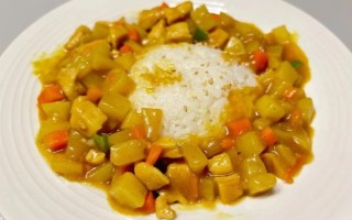 鸡肉咖喱饭怎么做_鸡肉咖喱饭家常做法