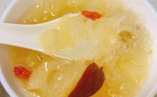 雪梨银耳汤的功效与做法_雪梨银耳汤怎么做润肺止咳