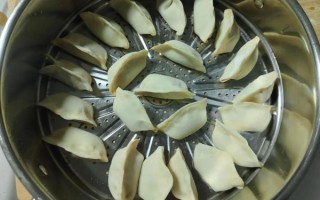 蒸饺皮怎么做才软_蒸饺皮不硬的小窍门