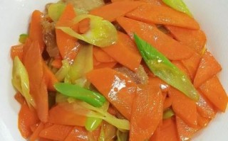 胡萝卜片炒肉怎么做_胡萝卜片炒肉家常做法