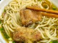 清汤排骨面怎么做好吃_清汤排骨面的家常做法