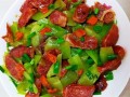 腊肠炒什么菜好吃_腊肠炒菜的家常做法