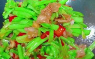 炒空心菜怎么炒不变色_空心菜不变色技巧