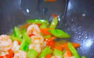 爆炒虾仁怎么做_爆炒虾仁用不用焯水