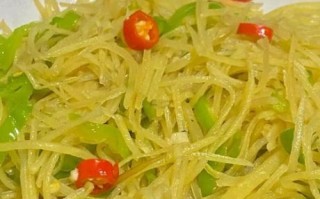 青椒土豆丝怎么炒才脆_青椒土豆丝图片无水印哪里找