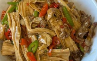 青椒腐竹炒肉怎么做_青椒腐竹炒肉热量高吗