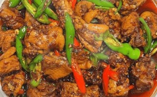 香辣炒鸡怎么做_家常香辣炒鸡用什么辣椒