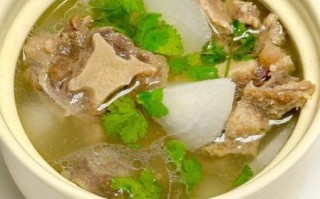 萝卜炖大骨头汤怎么做_萝卜炖大骨头汤需要焯水吗