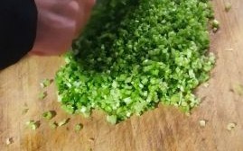 芹菜水饺怎么做_芹菜水饺馅怎么调才好吃