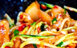 凉拌猪皮怎么做_猪皮凉拌需要焯水吗