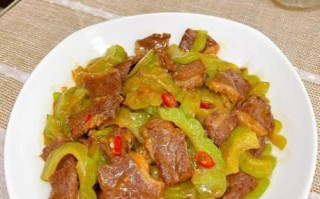 苦瓜肉片怎么炒_苦瓜炒肉片先焯水还是直接炒