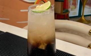 长岛冰茶图片_长岛冰茶颜色为什么这么深