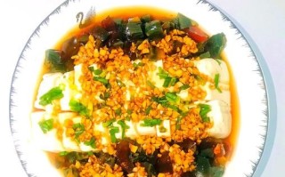 皮蛋豆腐怎么做才正宗_皮蛋豆腐酱汁怎么调
