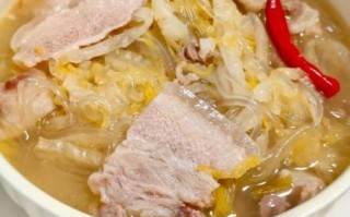 酸菜炖粉条怎么做才好吃_酸菜炖粉条的家常做法窍门