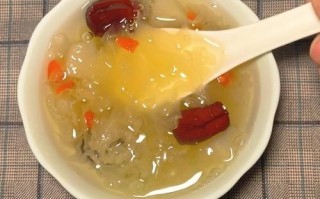 冰糖银耳汤怎么做_冰糖银耳汤要炖多久