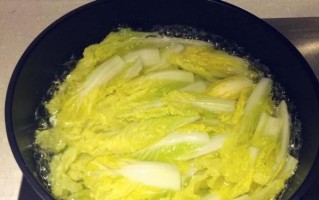牛奶娃娃菜汤怎么做_牛奶娃娃菜汤可以减肥吗