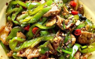 青椒炒肉片怎么做_青椒炒肉片的正确步骤