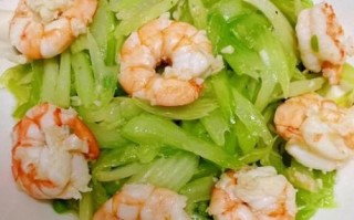 虾仁西芹怎么炒才脆嫩_虾仁西芹焯水几分钟
