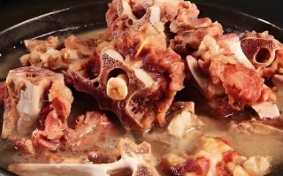 羊肉煲汤用什么部位_羊蝎子还是羊腿骨