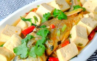 黄花鱼和什么一起炖好吃_黄花鱼炖豆腐的做法